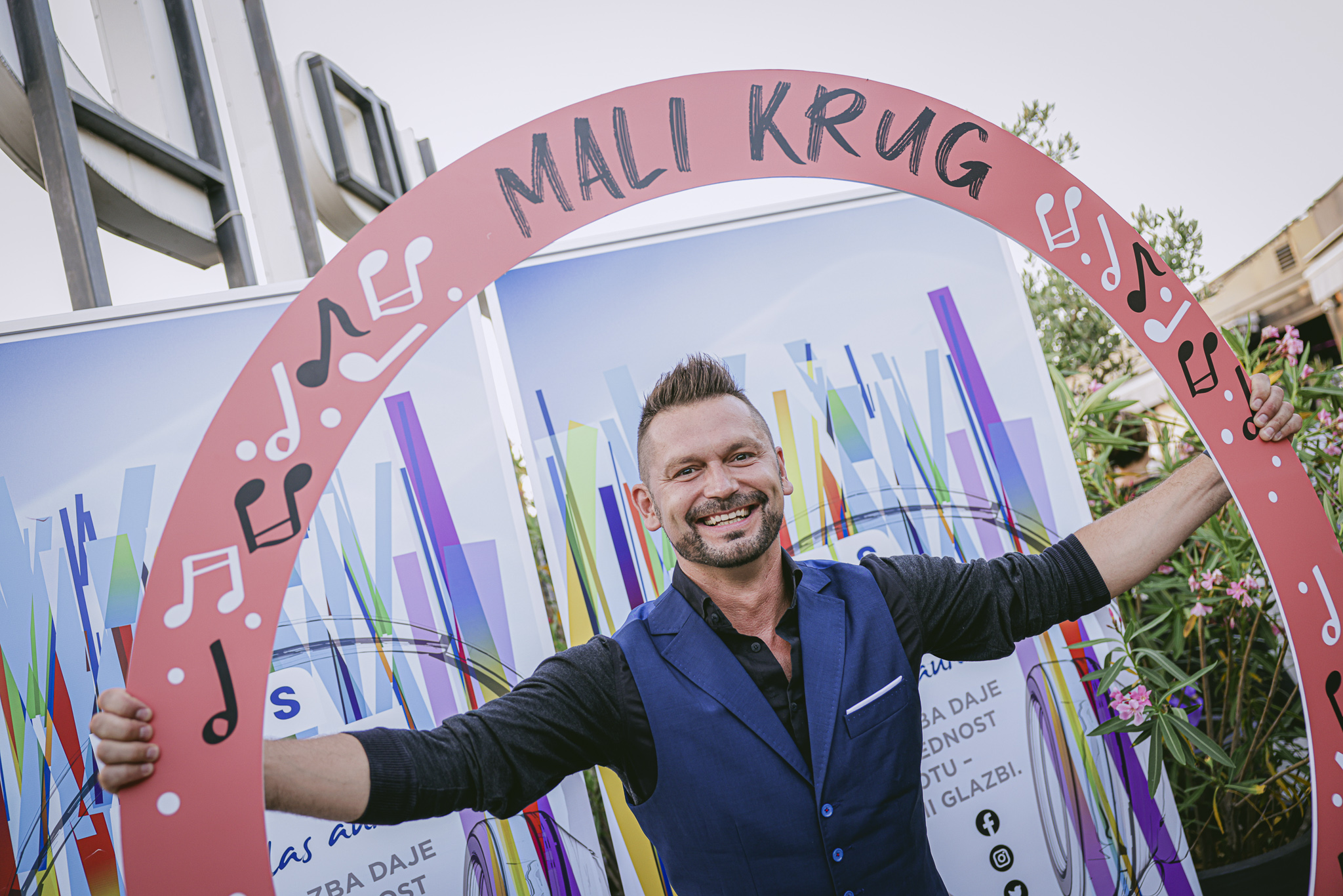 Ivan Dečak: Svakodnevno vabim muze u svoju zamku :: HDS ZAMP - Glas autora